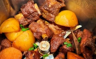 排骨焖土豆块怎么做_排骨焖土豆块用焯水吗