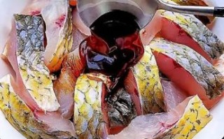 白水煮草鱼怎么做才好吃_草鱼去腥技巧