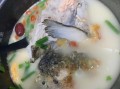 三文鱼头汤怎么做_三文鱼头汤的做法窍门