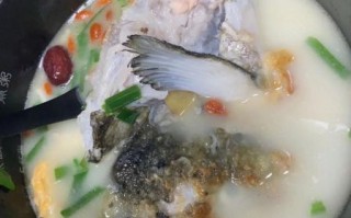 三文鱼头汤怎么做_三文鱼头汤的做法窍门