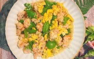 青椒炒虾仁怎么炒才嫩_青椒炒虾仁要不要焯水