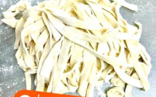 在家怎么做手擀面_手擀面怎么和面才筋道