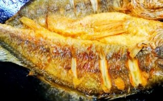 油炸大黄鱼怎么做_油炸大黄鱼怎么酥脆不腥