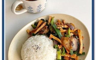 香干回锅肉饭怎么做_香干回锅肉饭热量高吗