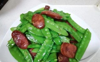 腊肠炒荷兰豆怎么炒好吃_腊肠炒荷兰豆要不要焯水