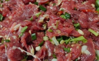 生吃牛肉怎么做_生牛肉安全吃法