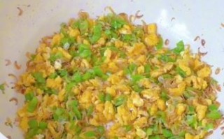 虾皮炒鸡蛋怎么炒才嫩_虾皮炒鸡蛋要不要焯水