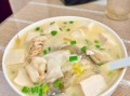 鱼头豆腐汤怎么做好吃又简单_鱼头豆腐汤的家常做法