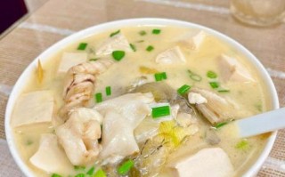 鱼头豆腐汤怎么做好吃又简单_鱼头豆腐汤的家常做法