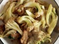 花菜炒肉片怎么炒才脆嫩_花菜炒肉片用焯水吗