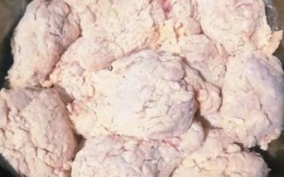面包糠炸鸡腿怎么做_炸鸡腿酥脆技巧