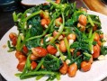 果仁菠菜花生米怎么做_菠菜焯水几分钟才翠绿