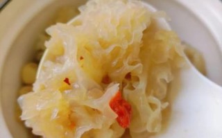 新鲜莲子炖银耳怎么做_莲子银耳汤要炖多久