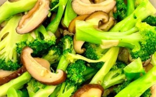 香菇炒西兰花怎么做_香菇炒西兰花用焯水吗