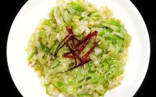 炝炒圆白菜怎么做_炝炒圆白菜用焯水吗