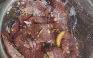 在家自制牛排怎么做_牛排腌制多久最好吃