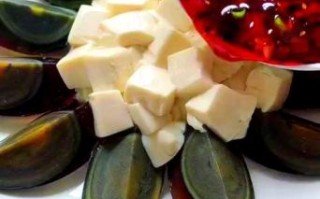 皮蛋拌豆腐怎么做最好吃_皮蛋拌豆腐的酱汁怎么调