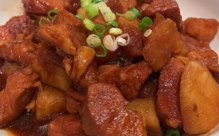 土豆闷红烧肉怎么做_红烧肉土豆要不要先炸