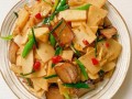 春笋炒腊肉怎么做_春笋炒腊肉先炒哪个