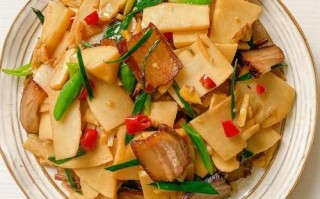 春笋炒腊肉怎么做_春笋炒腊肉先炒哪个