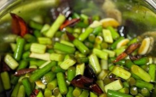 腌蒜苔怎么做_蒜苔腌几天能吃