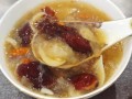 莲子银耳汤枸杞红枣的做法_莲子银耳汤的功效与禁忌