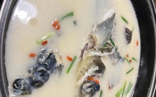 鱼头汤放什么配菜最好吃_鱼头汤配菜怎么选