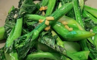 白灼芥兰怎么做好吃_芥兰焯水几分钟才脆绿