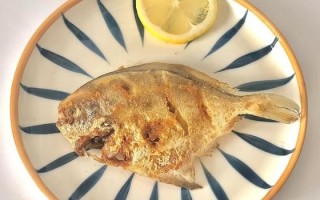 清蒸冷冻平鱼怎么做好吃_冷冻平鱼蒸多久才鲜嫩