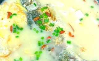 清炖鲫鱼豆腐汤的功效_孕妇可以喝吗