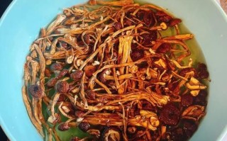 茶树菇炖鸡怎么做_茶树菇炖鸡要焯水吗