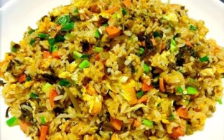 炒米饭用什么菜炒好吃_鸡蛋火腿蔬菜搭配秘诀
