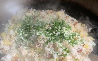 锅巴洋芋饭怎么做_锅巴洋芋饭用什么锅