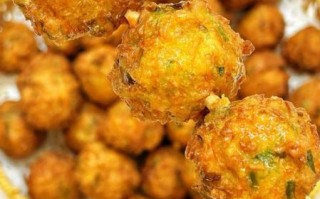 炸肉丸怎么做_炸肉丸外酥里嫩的秘诀