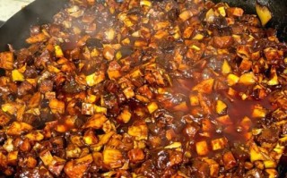 肉丁炒酱怎么炒好吃_肉丁炒酱的家常做法窍门