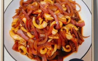 洋葱炒鱿鱼怎么做好吃_鱿鱼不老的秘诀