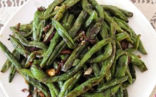 干煸豆角怎么做_家常干煸豆角用不用焯水
