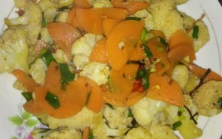 菜花凉拌怎么做_菜花凉菜焯水几分钟