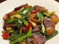 蒜苗炒腊肉怎么炒好吃_腊肉要不要先焯水