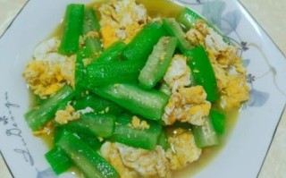 丝瓜炒鸡蛋怎么做_丝瓜炒鸡蛋需要焯水吗
