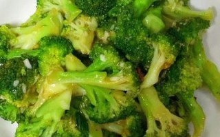 蚝油西兰花怎么做_西兰花焯水几分钟