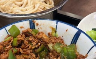 鸡蛋炸酱面黄豆酱怎么做_鸡蛋炸酱面黄豆酱比例是多少