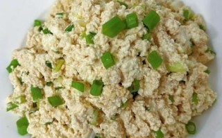 小葱拌豆腐对身体有害吗_小葱拌豆腐能不能吃