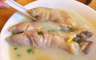 猪脚汤搭配什么食材煲汤_猪脚汤和什么一起炖最补