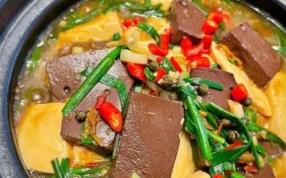 猪血炒豆腐怎么做_猪血炒豆腐需要焯水吗
