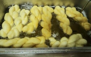 鸡蛋麻花怎么做_鸡蛋麻花做法步骤