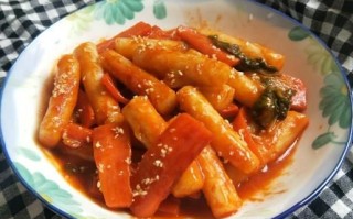 炒切片年糕的家常做法_年糕怎么炒不粘锅