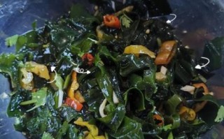 凉拌裙带菜怎么做_裙带菜焯水几分钟