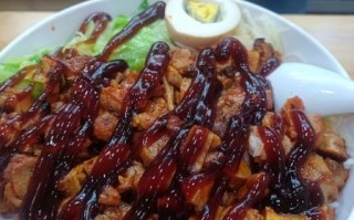 蜜汁烤肉拌饭怎么做_蜜汁烤肉拌饭热量高吗