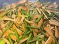 蒜苔豆腐怎么炒好吃_蒜苔豆腐的做法大全